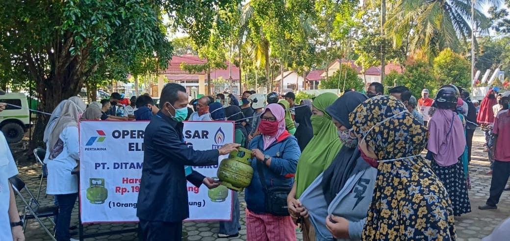 PEMKAB TANAH LAUT KEMBALI LAKUKAN OPERASI PASAR GAS LPG 3 KG PEMKAB TANAH LAUT KEMBALI LAKUKAN OPERASI PASAR GAS LPG 3 KG